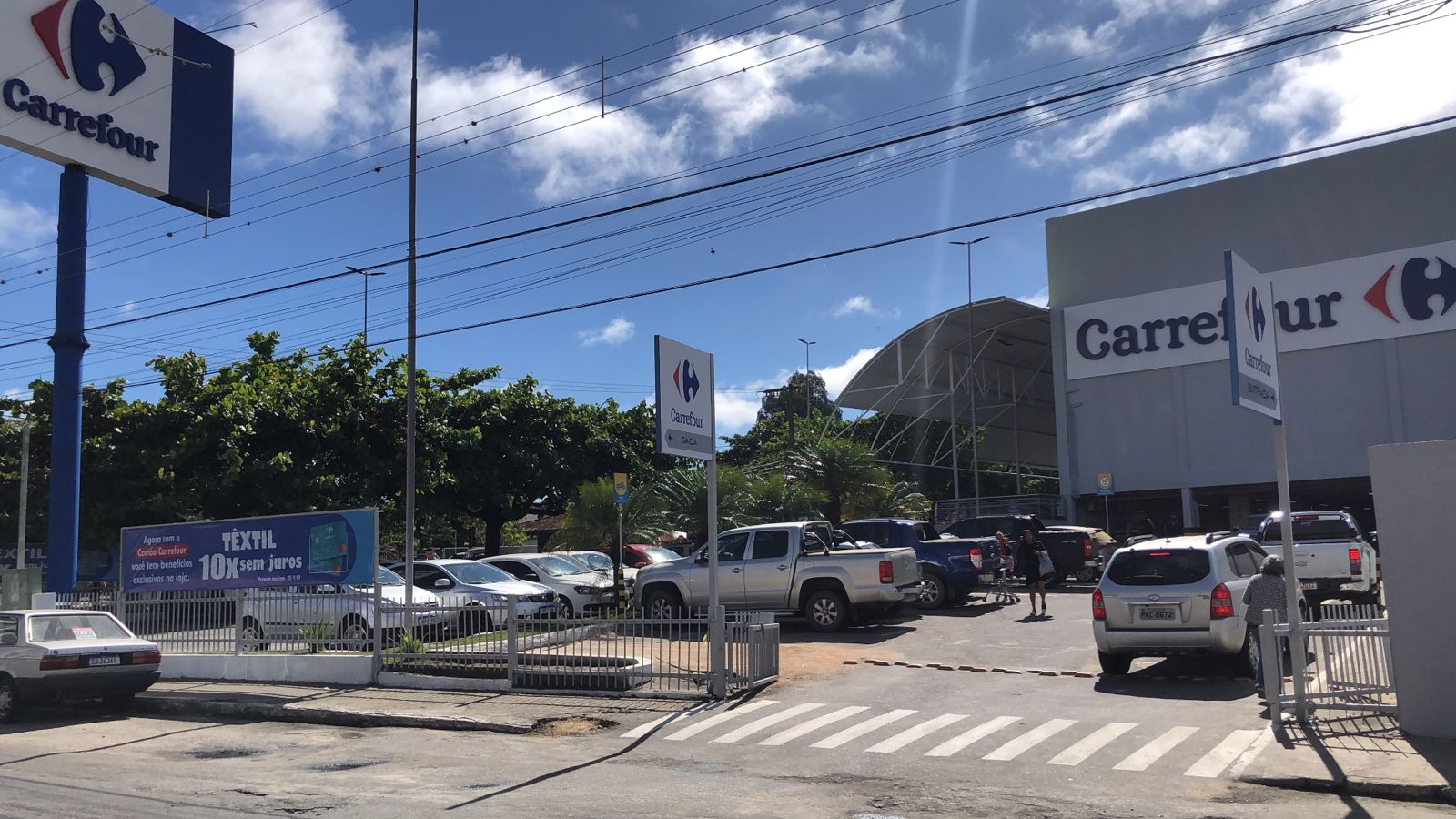 Carrefour inaugura três lojas no modelo hipermercado - SuperVarejo